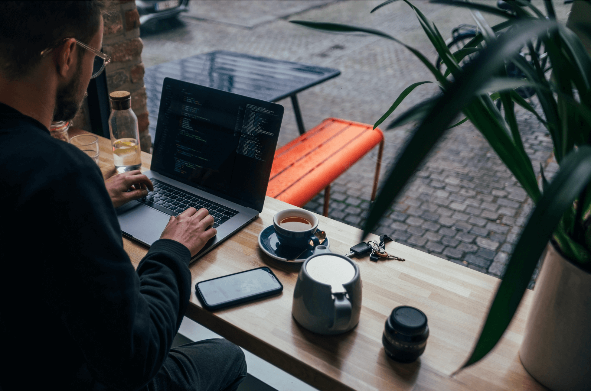 Remote Work vs. Traditional Employment: Pros and Cons for Aspiring ...